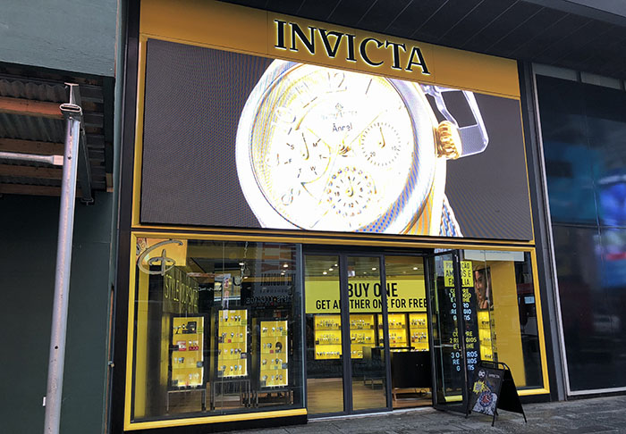 Invicta améliore l'expérience en magasin avec l'affichage dynamique